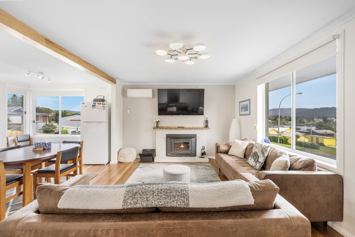 Modern Coastal Escape In Triabunna - Triabunna