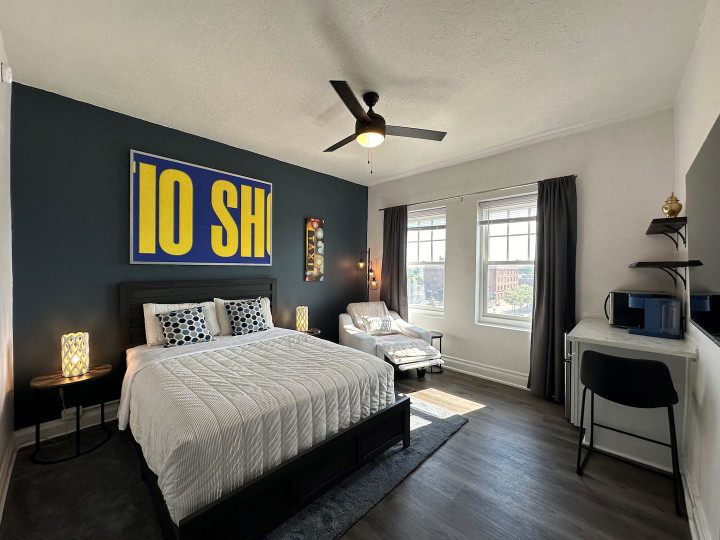 Lux Studio54 On Phillips|kitchenette+coffee - Sioux Falls, SD