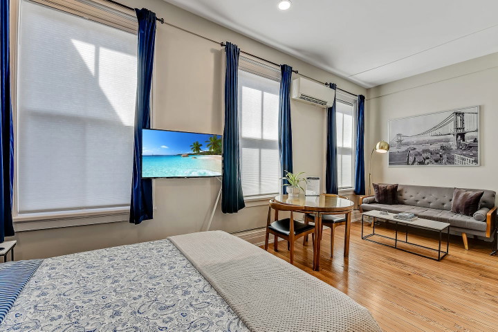 Luxe Loft 3 On Main St-steam Shower! Kitchen,w/d! - Newburgh, NY