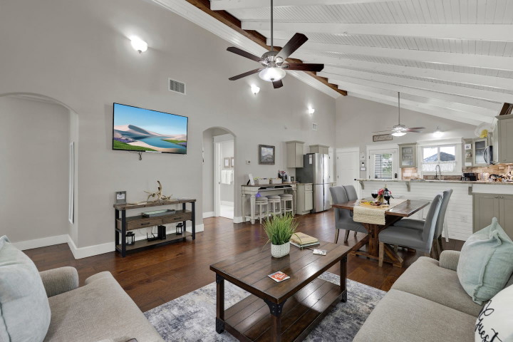 Charming Cottage-3 Mins To Downtown-pet Friendly! - Fredericksburg, TX