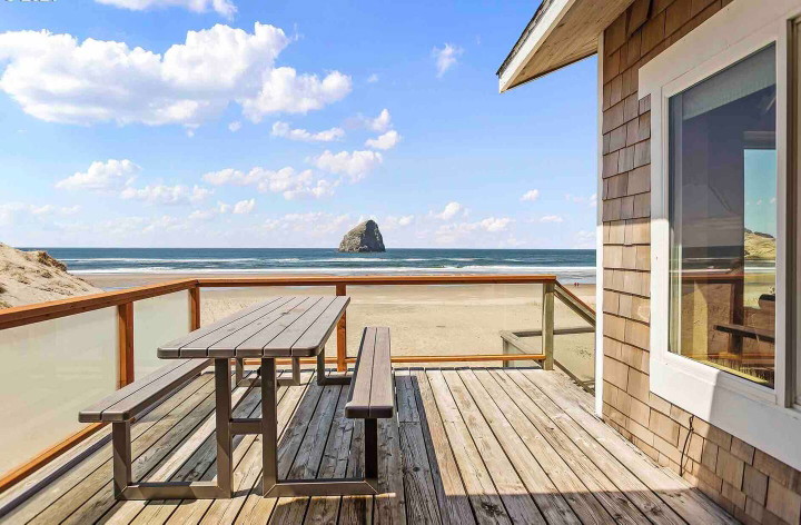 Beachfront Paradise 5-bedroom Estate On The Beach! - Pacific City, OR
