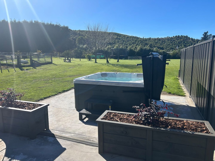 Farmstay Escape With Spa & Pet Animals Near Beach - Papamoa