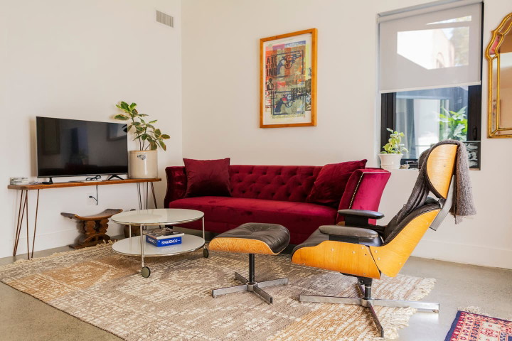 Dreamy Studio Apartment Attached To Cafe - Oakland, CA