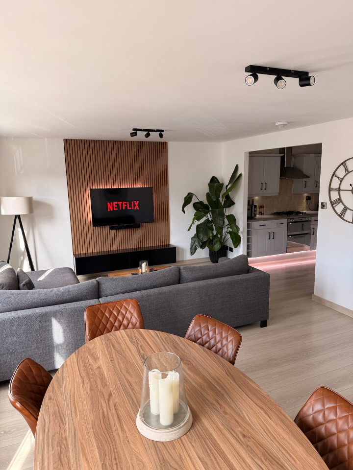 Modern City Centre Flat With Parking - Edinburgh