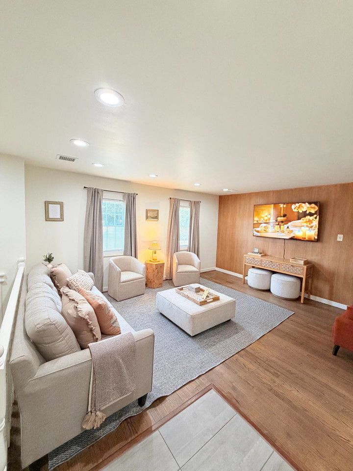 Carmans House Suite 4 Bedroom Home Near Route 110 - Long Island, NY