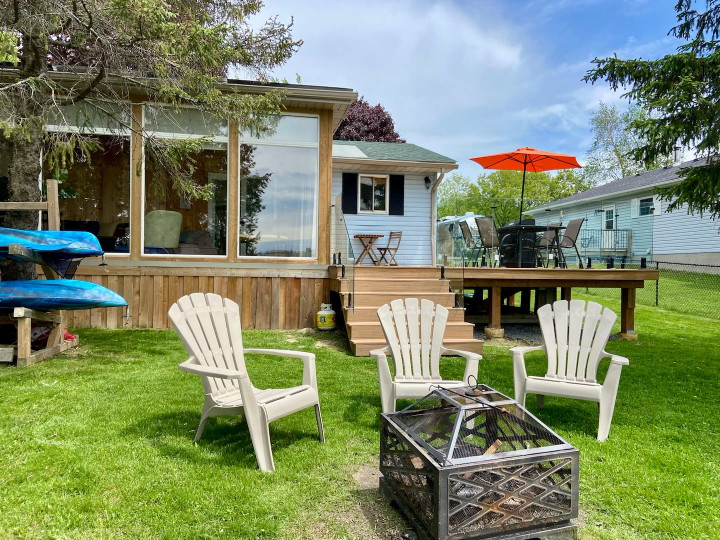 Cozy Lakeside Cottage On Lake Scugog - Port Perry