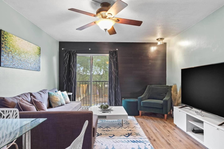 Cute Condo Close To Campus - Walk To Shands/pool! - Gainesville, FL