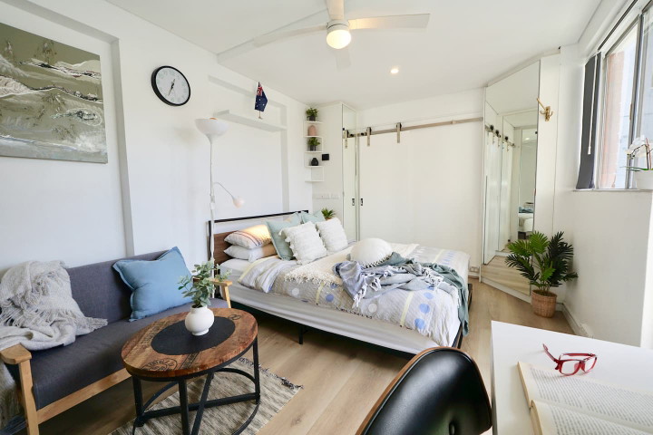 *Exciting Location* - Private Studio- Ac-balcony - Surry Hills
