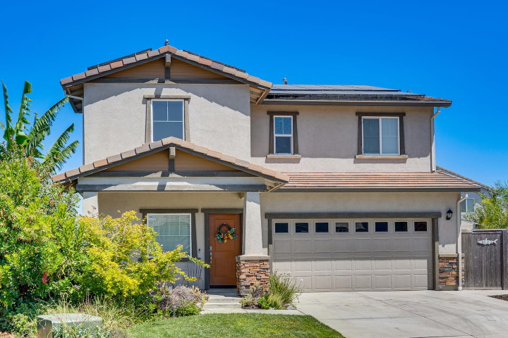 Private Pool & Patio! Family Getaway In Stockton - Stockton, CA