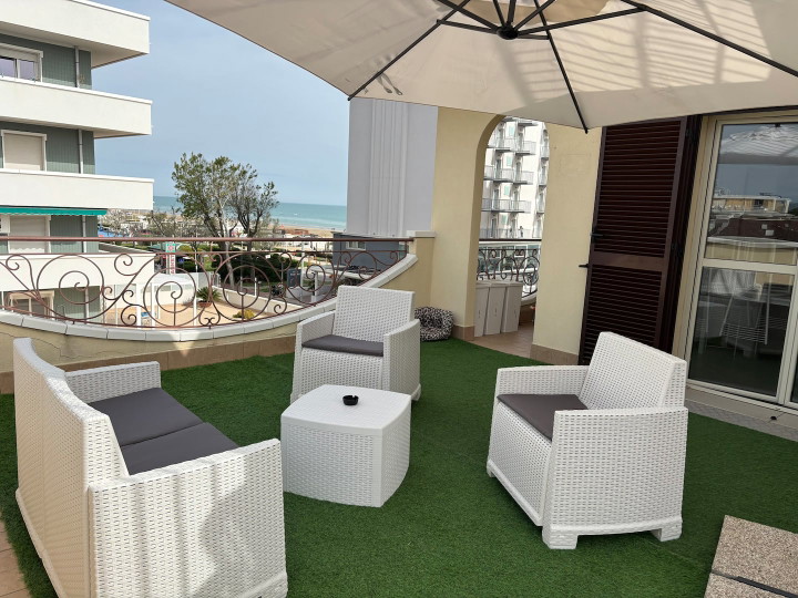 Beachfront Penthouse With A Private Parking Space - Riccione