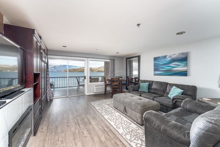 Grandview 205 - Luxury Waterfront Condo - Manson, WA