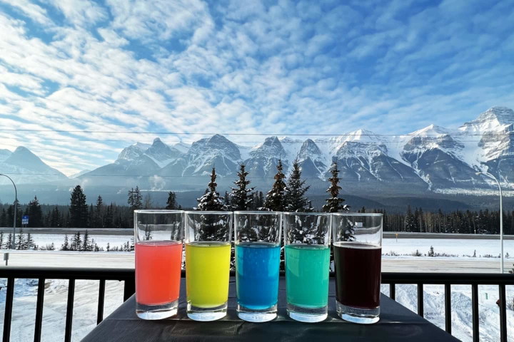 Banff Gate Cabin: King Bed, Jetted Tub & Mtn Views - Alberta