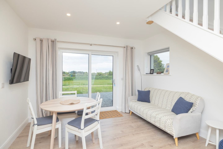 Bright 2 Bed Apartment With Countryside Views - Gorey