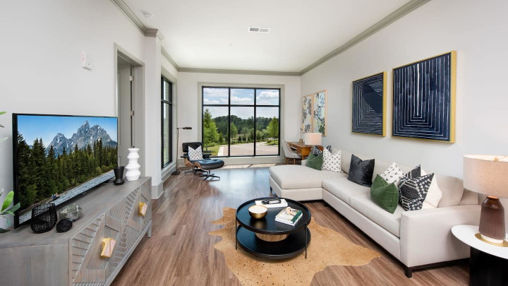 The Urban Escape (Resort Amenities Included) - Kennesaw, GA