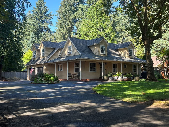 Beautiful Gated Forested Home By Bridgeport Mall. - Sherwood, OR