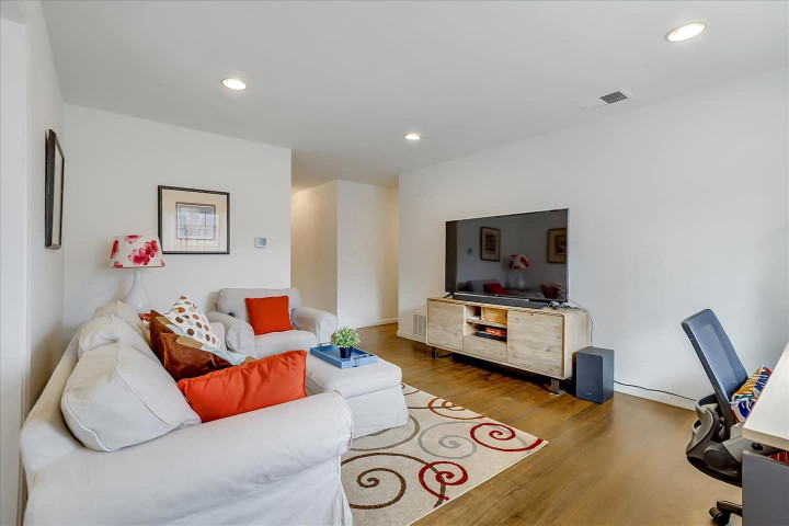 Cheerful 4 Bedroom Home With An Outdoor Pergola - Hayward, CA