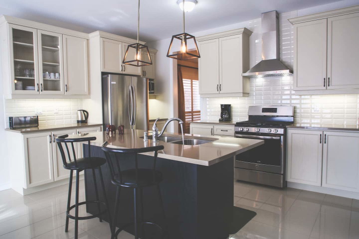 Luxurious Bowmanville Home (Short & Long Term) - Bowmanville