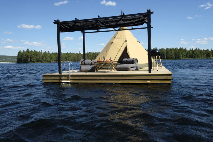 Bo På En Flotte Mitt I Vindelälven - Sorsele