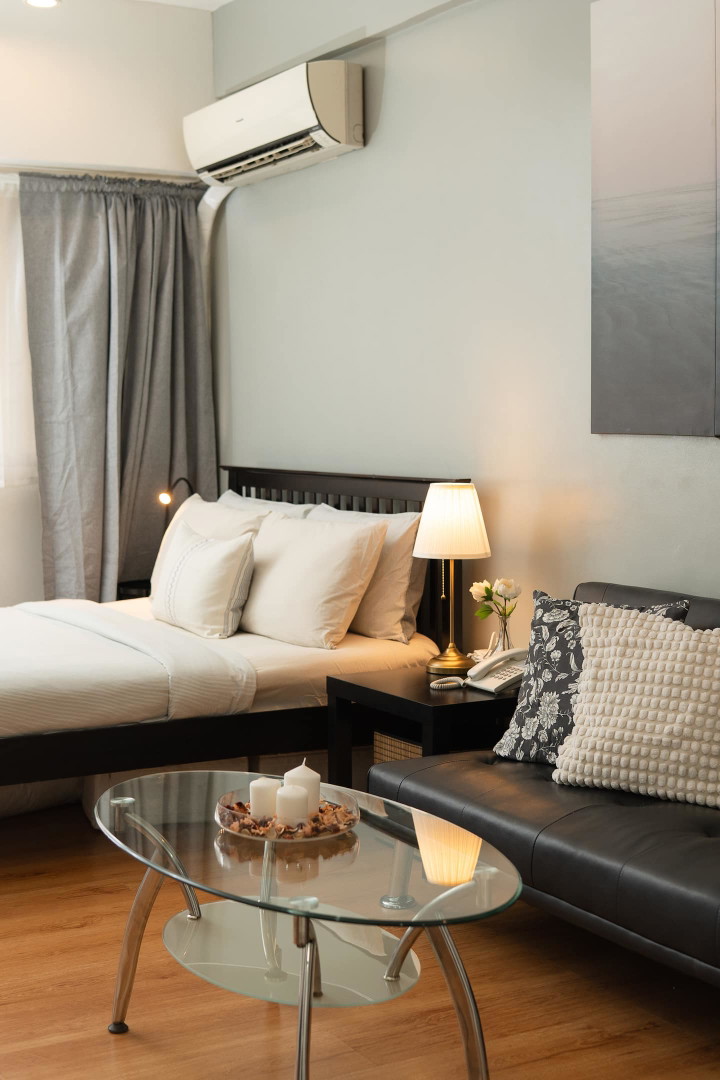 Sleek Studio Penthouse; Greenbelt Makati Park View - Taguig