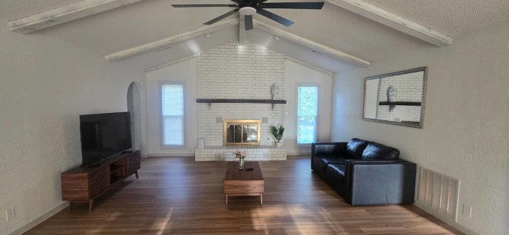 Renovated House In The Natural State - Springdale, AR