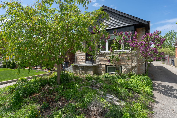 Charming Midtown Bungalow | Parking | Near Ttc - Toronto
