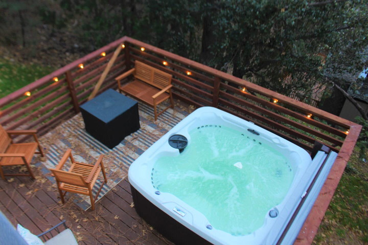 Cozy Mountain View Cabin
Near Lake & Trails - Crestline, CA