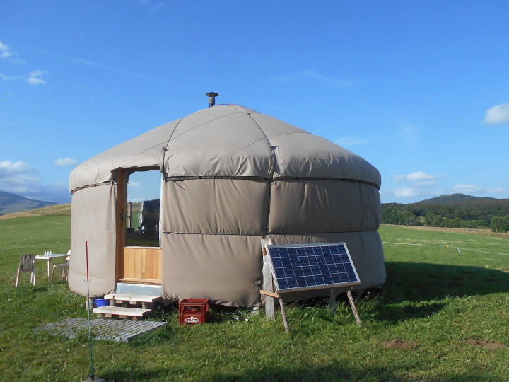 Séjour Insolite à La Ferme : Yourte "Les 4 Vents" - Besse-et-Saint-Anastaise