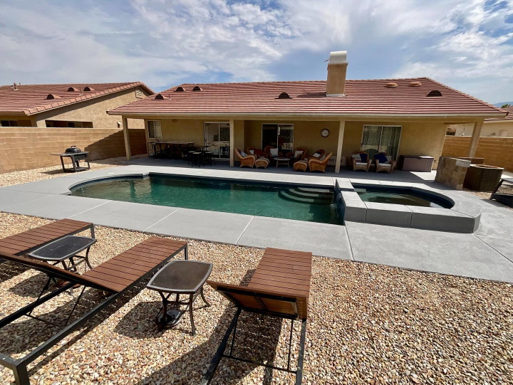 4bed/2ba Private Saltwater Pool & Spa, Large Upgraded Family Home, Easy Check-in - California