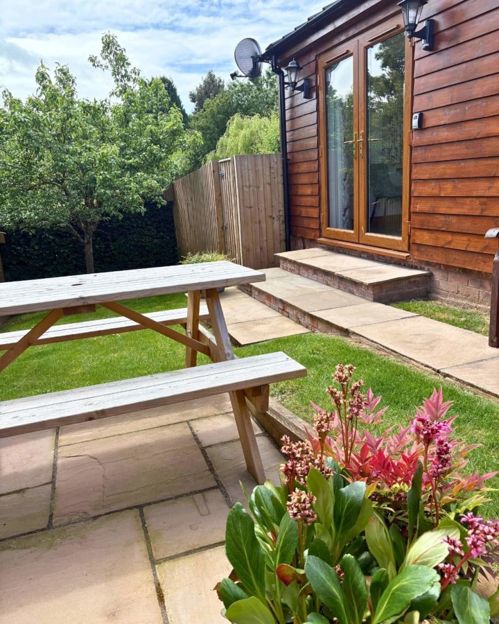 Lavender Cabin, May Hill, Longhope, Glos - Cotswolds