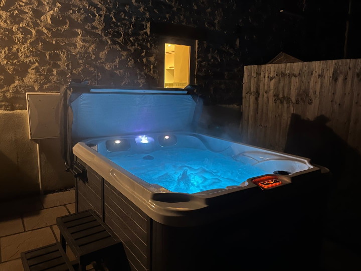 Hele Manor Barn, Hot Tub, Large Garden For Dogs - Taunton