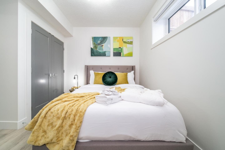 New Chic Modern 3bdrm |Central|wifi Netflix Clean! - Canada