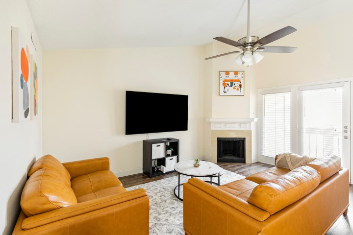 Fully Serviced Apt - Cozy, Charming - Dallas, TX