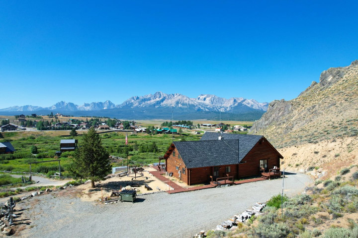 The Stanley House - Panoramic Sawtooth Views - Stanley, ID