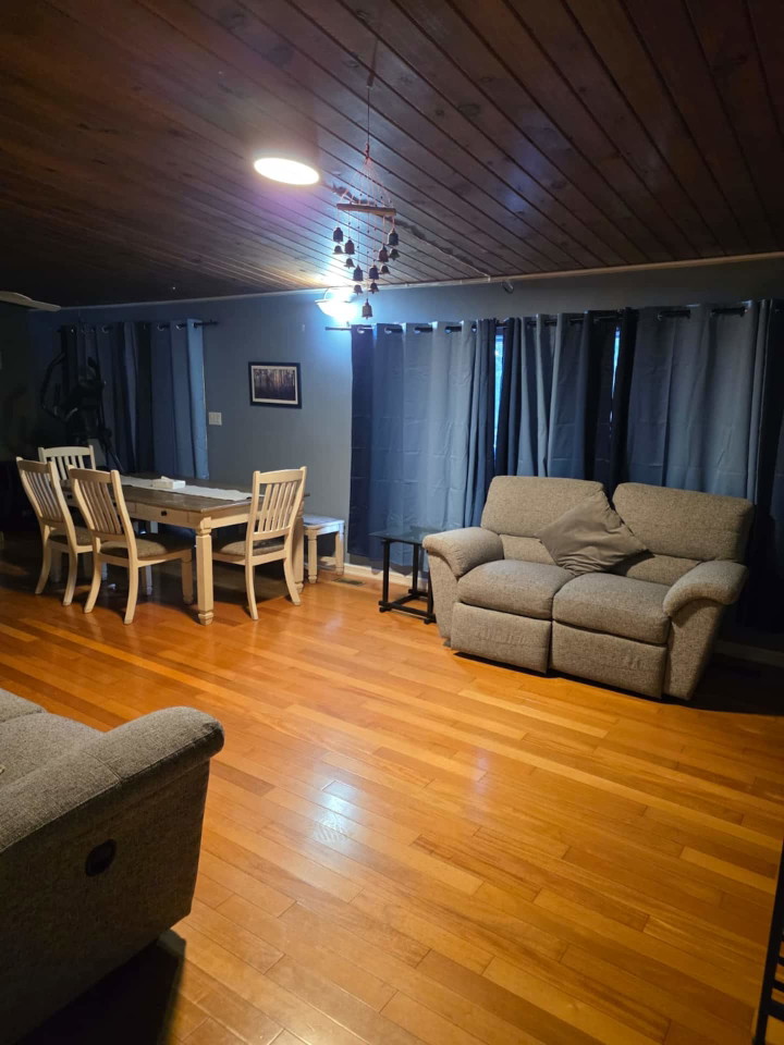 Clean, Classy, Quiet Home - Prince Rupert