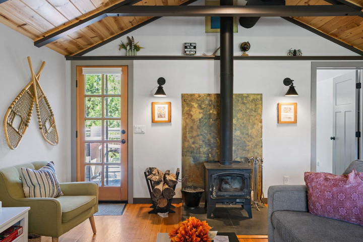 Comfy & Cozy 1930s Remodeled Cabin - Julian, CA