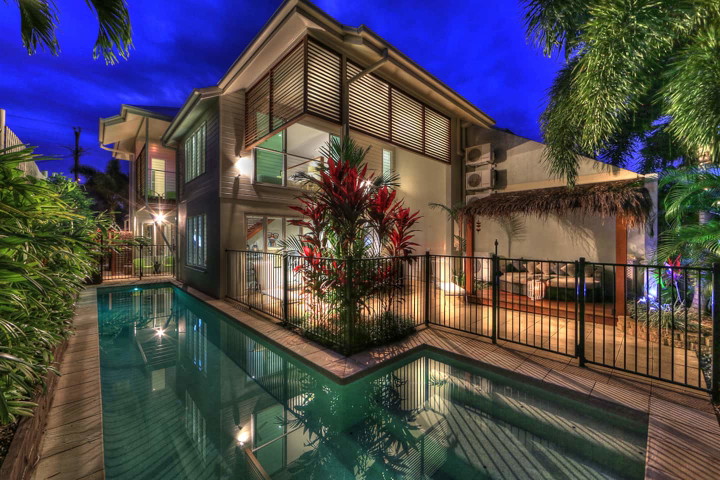 Private Deja Vu Palm Cove | 3 Bedroom | Heated Pool | 5 Mins Walk Beach Cafe's - Palm Cove