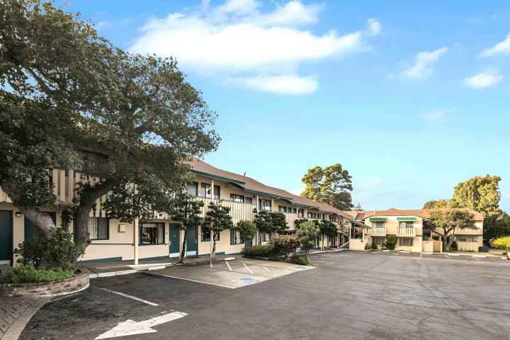 Scottish Fairway Inn - Monterey, CA
