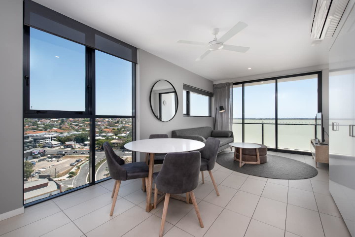 Riverside Apartment With King Bed, Pool & Parking - Brisbane