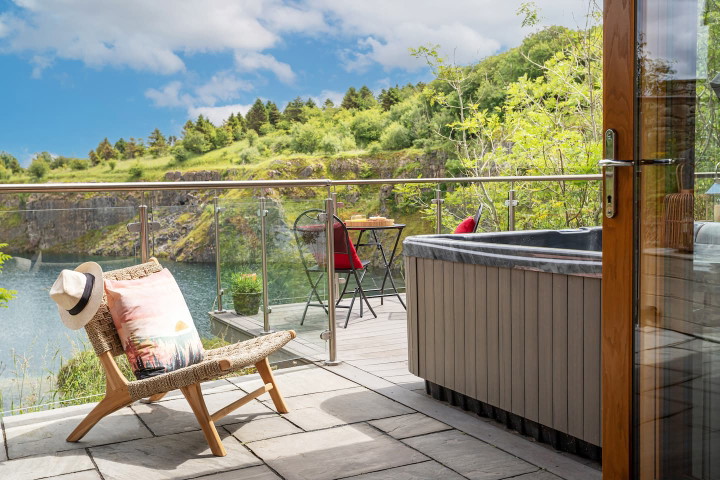 Waterside-luxury Lakeside Lodge, Hot Tub & Sauna - Kirkby Lonsdale