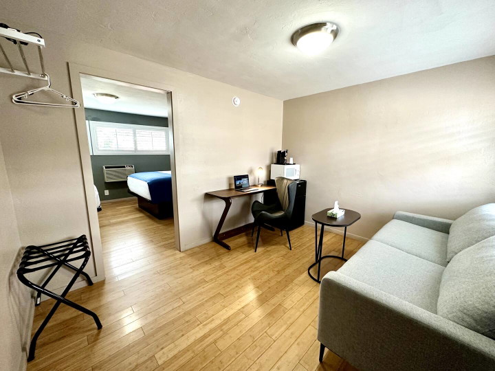 Ashland Motel, Two Queen  Suite - Ashland, OR