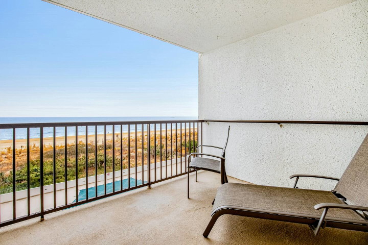 Oceanfront Pyramid Condo: Beach Views & Pool - Ocean City, MD