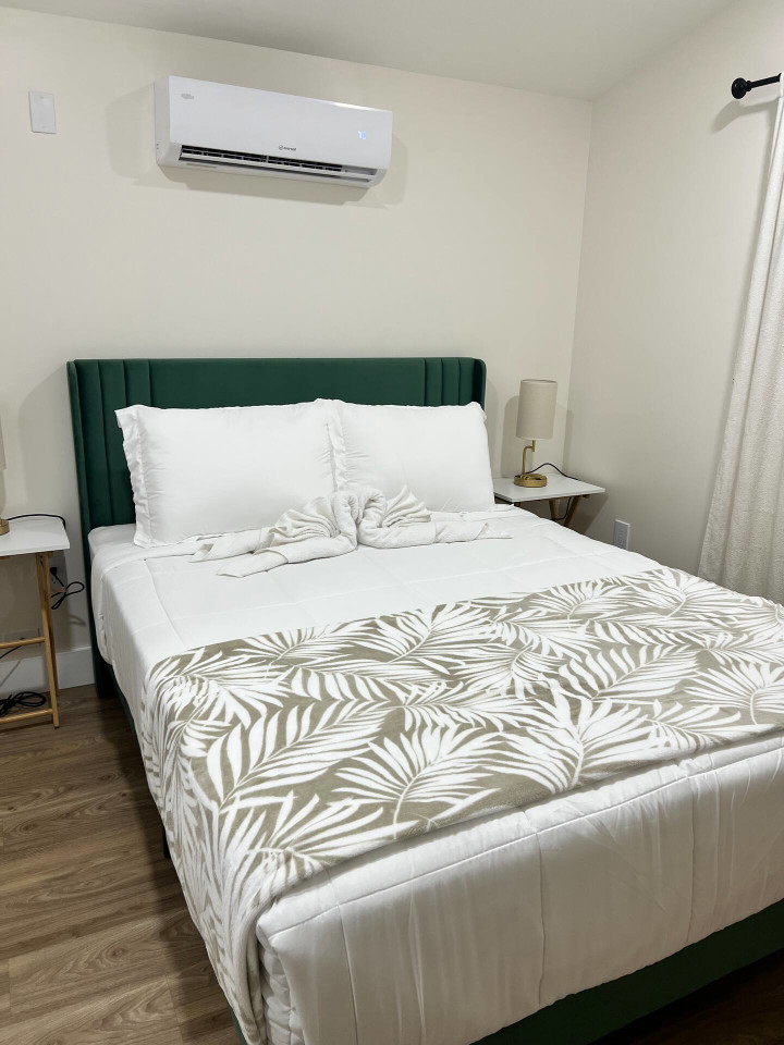 Cozy Private Guest House - Couples Retreat - Jacksonville, FL