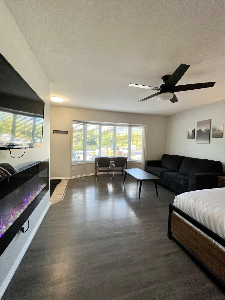 Suite Moderne&nbsp;|&nbsp;Cheminée&nbsp;|&nbsp;Emplacement Idéal - Fernie