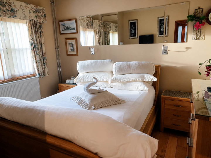 Little Red Rooster Rest And Spa - Pembrokeshire