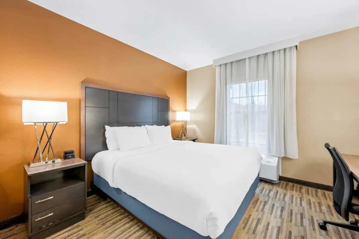 La Quinta Boone | King + Sofa Bed | Junior Suite - Boone, NC
