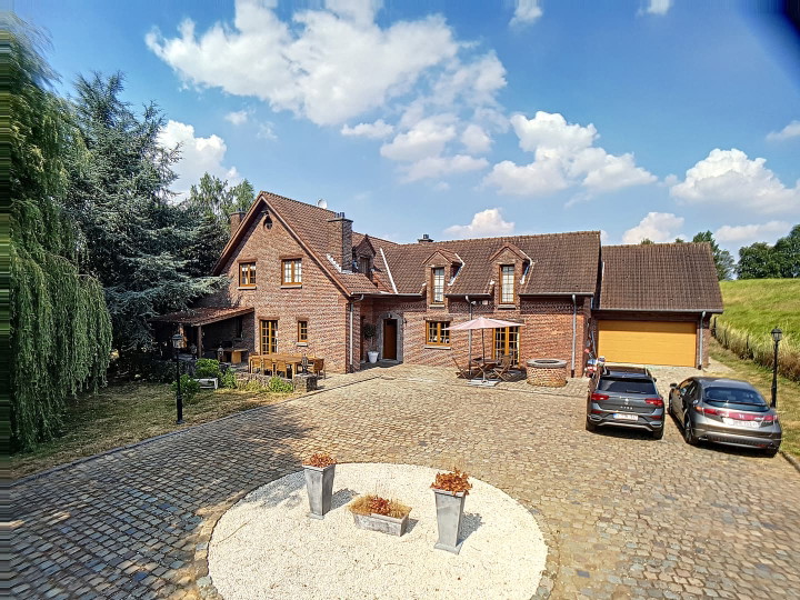 La Spacieuse Maison De 500m2 6 Ch De Belgapromo - La Louvière