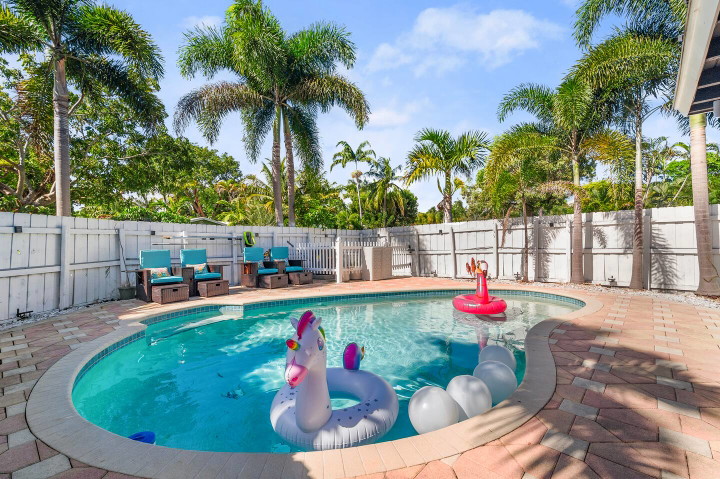 Heated Pool L Colorful Home Near Nightlifebeaches - Margate, FL