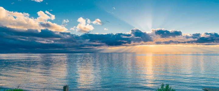 Lovely Waterfront Beach Haven With Hot Tub & Sup - Sechelt
