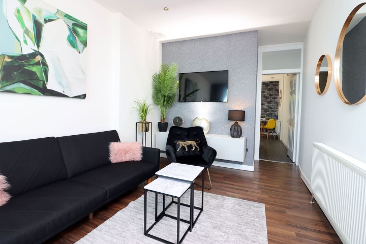 Modern One Bed Apartment With Sea Views - Edinburgh