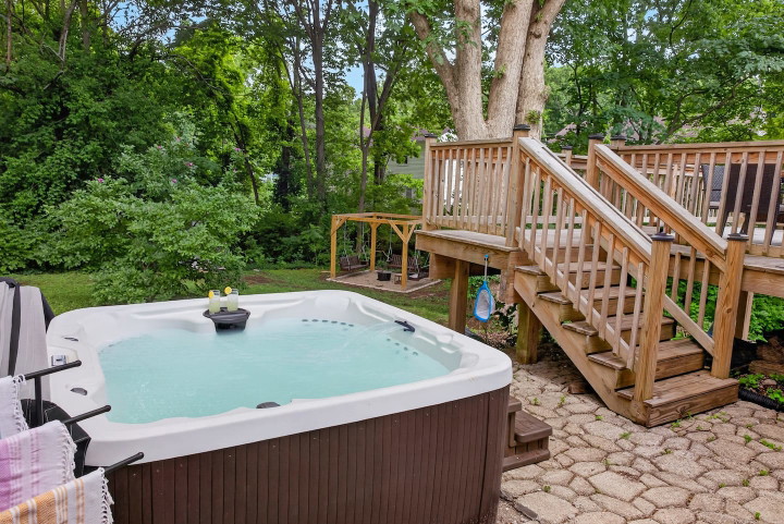 Glow Golf Retreat~ Hot Tub~ Sauna~ Swing Fire Pit - Georgetown, KY